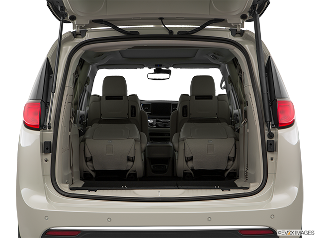 2017 Chrysler Pacifica Hybrid: Reviews, Price, Specs, Photos and Trims ...