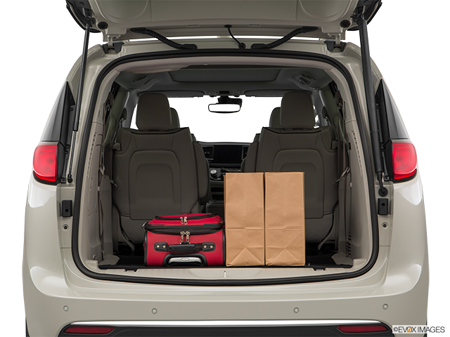 2017 Chrysler Pacifica Hybrid: Reviews, Price, Specs, Photos and Trims ...