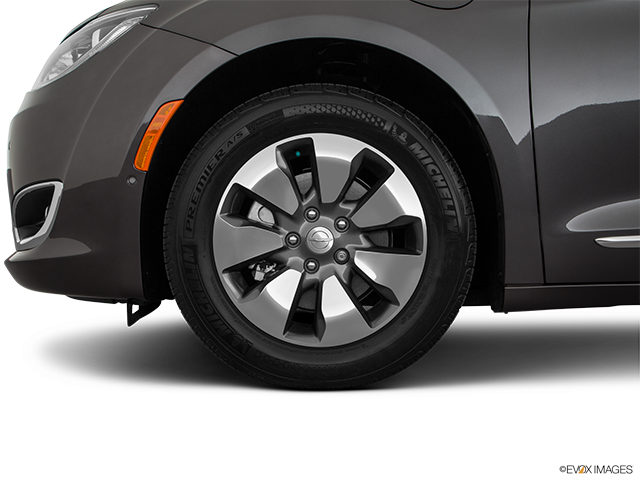 2018 Chrysler Pacifica Hybrid: Price, Review, Photos and Specs - Read ...