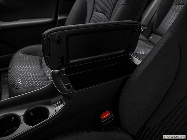 2018 Toyota Prius Upgrade Package: Price, Review, Photos (Canada) | Driving