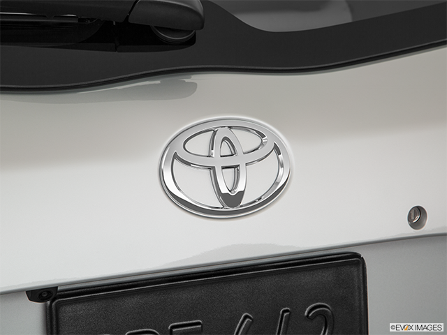 2018 Toyota Yaris Hatchback: Reviews, Price, Specs, Photos and Trims ...