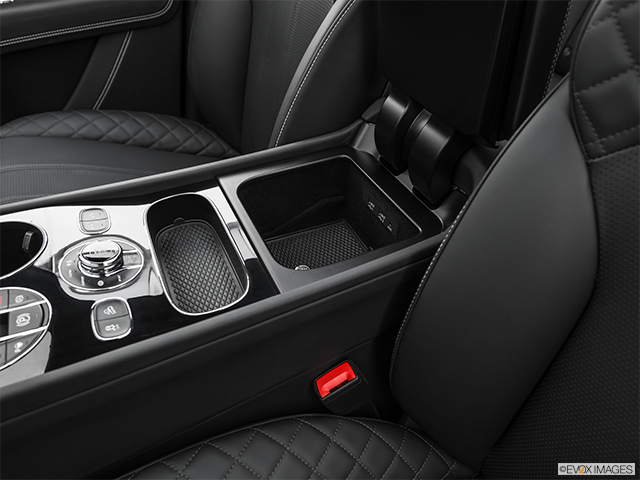 2022 Bentley Bentayga V8 | Driving