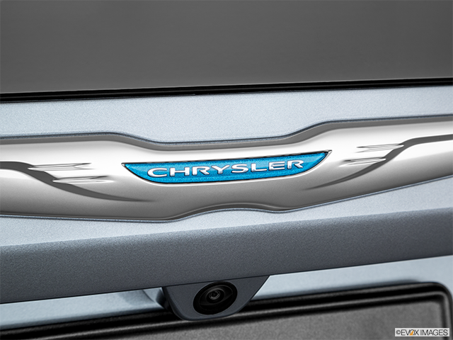 2019 Chrysler Pacifica Hybrid: Price, Review, Photos and Specs - Read ...