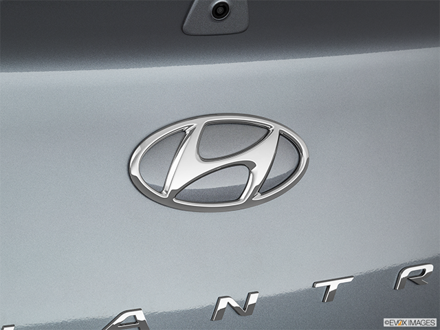 2019 Hyundai Elantra Sedan: Price, Review, Photos and Specs - Read This ...