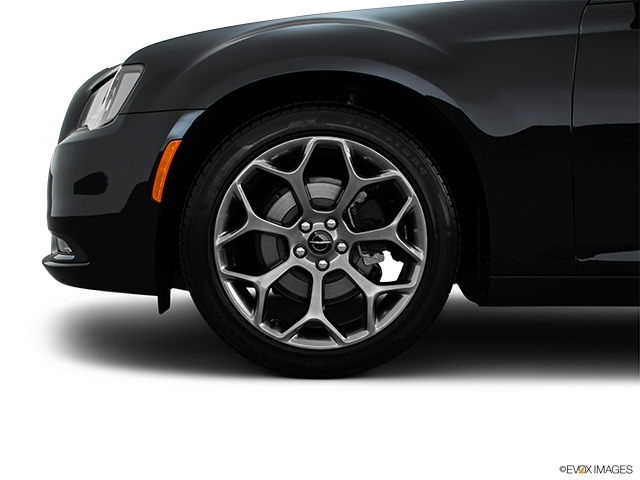 2015 Chrysler 300: Price, Review, Photos and Specs (Canada) | Driving.ca