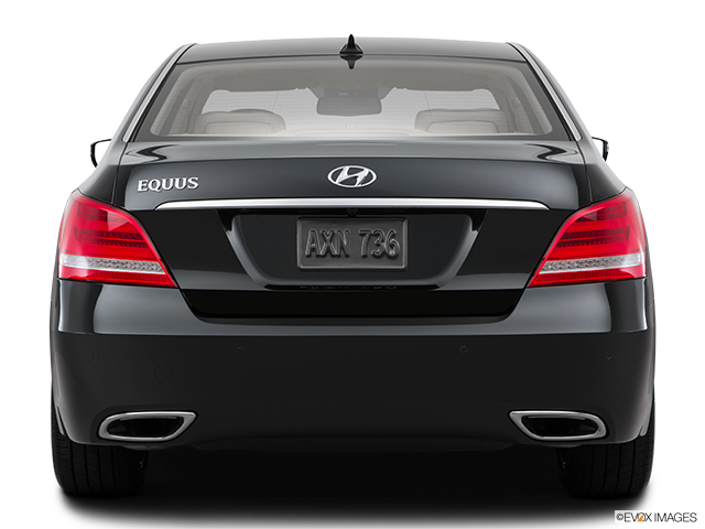 2016 Hyundai Equus Signature | Driving