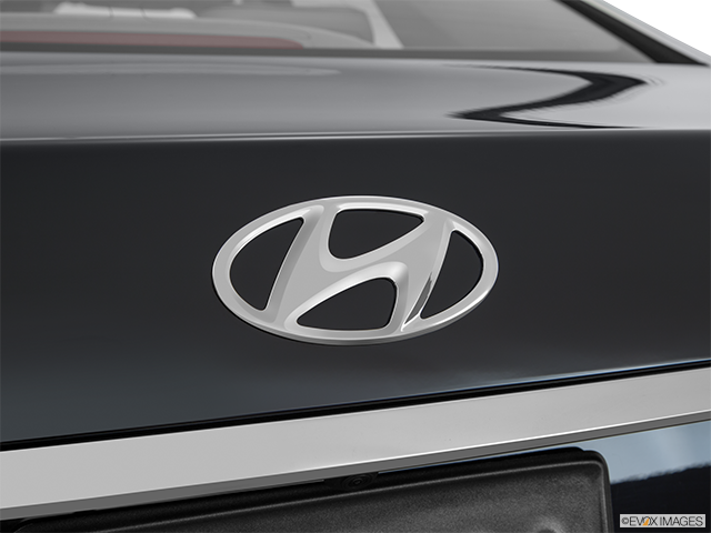 2016 Hyundai Equus Signature | Driving