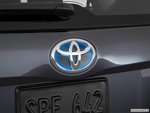 2016 Toyota Prius v: Price, Review, Photos and Specs (Canada) | Driving.ca