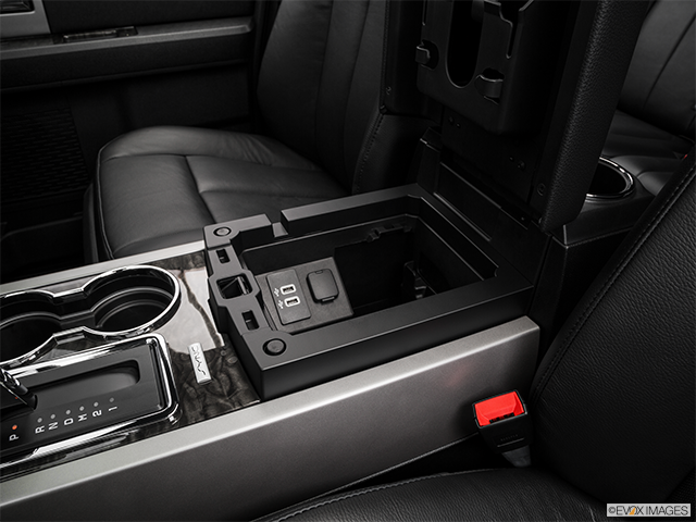 2016 Ford Expedition XLT: Price, Review, Photos (Canada) | Driving