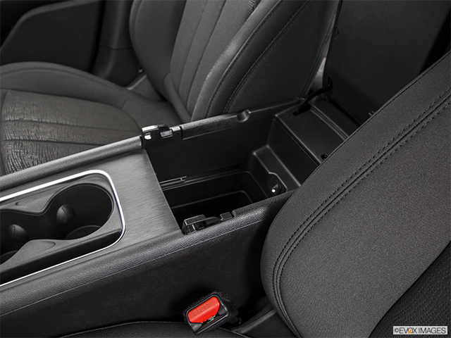 2017 Chrysler 200 LX: Price, Review, Photos (Canada) | Driving