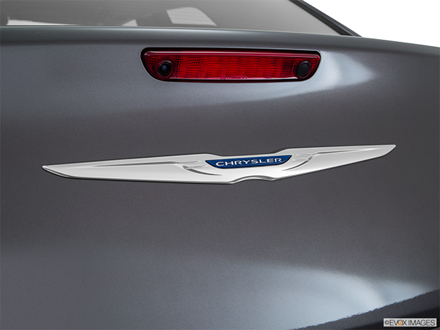 2016 Chrysler 300: Reviews, Price, Specs, Photos and Trims | Driving.ca