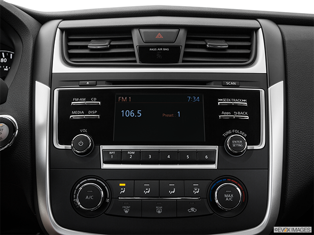 2016 Nissan Altima 2.5: Price, Review, Photos (Canada) | Driving