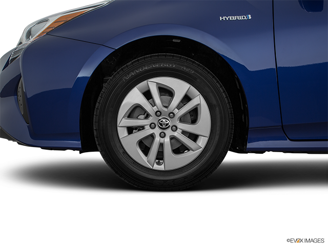 2016 Toyota Prius: Price, Review, Photos and Specs - Read This Before ...