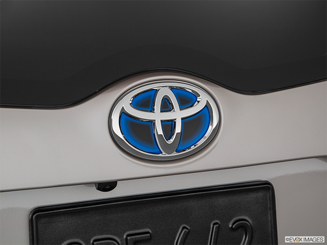 2017 Toyota Prius Prime: Price, Review, Photos and Specs - Read This ...