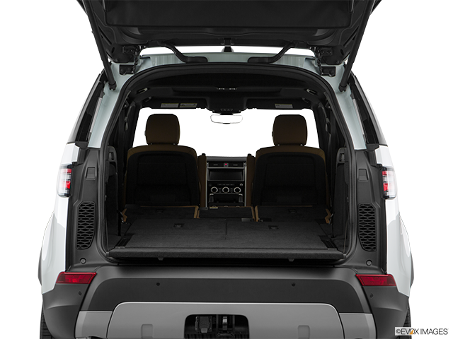 2017 Land Rover Discovery: Reviews, Price, Specs, Photos and Trims ...