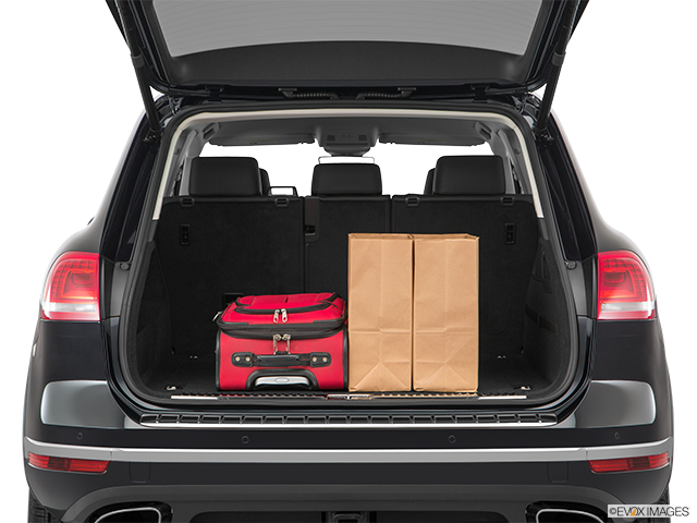 2017 Volkswagen Touareg: Price, Review, Photos and Specs - Read This ...