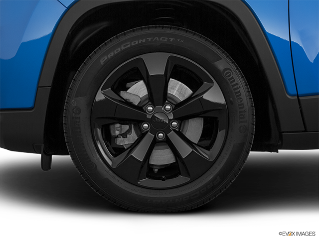 2023 Jeep Cherokee Altitude 4x4: Price, Review, Photos (Canada) | Driving