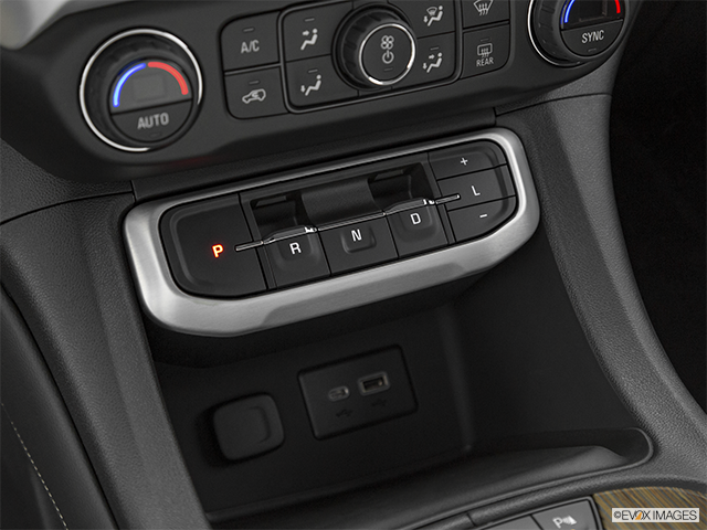 2023 GMC Acadia SLE AWD: Price, Review, Photos (Canada) | Driving