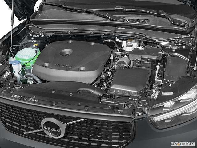 2023 Volvo XC40 B4 AWD Core | Driving