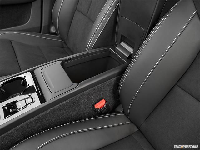 2025 Volvo XC40: Reviews, Price, Specs, Photos and Trims | Driving.ca