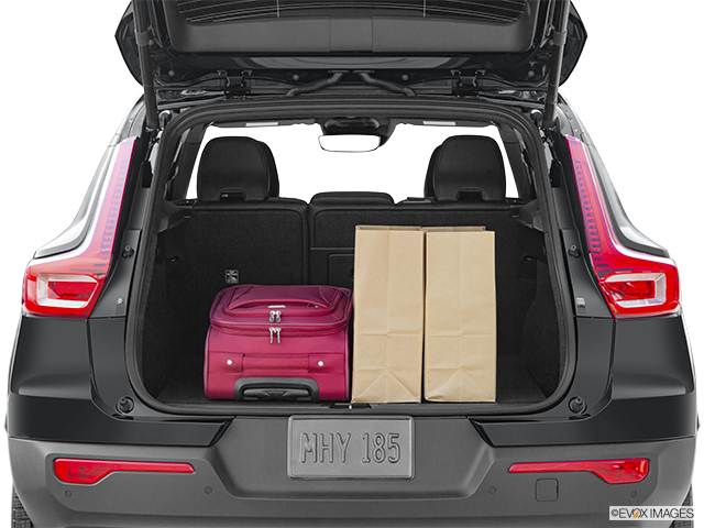 2025 Volvo XC40: Price, Review, Photos and Specs (Canada) | Driving.ca