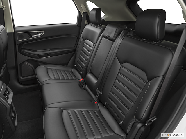 2022 Ford Edge SE AWD | Driving