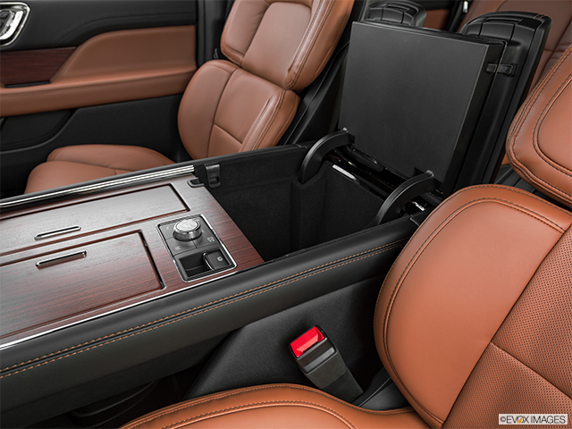 2023 Lincoln Navigator Reserve: Price, Review, Photos (Canada) | Driving