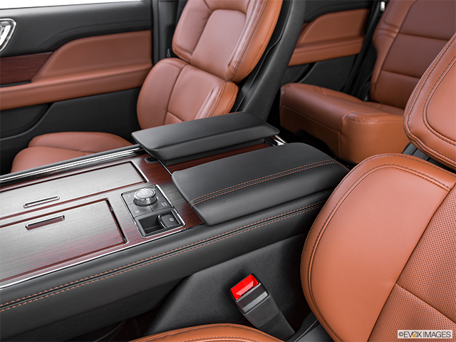 2023 Lincoln Navigator Reserve: Price, Review, Photos (Canada) | Driving