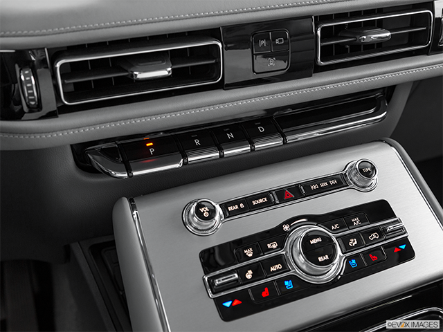 2023 Lincoln Aviator Reserve AWD: Price, Review, Photos (Canada) | Driving