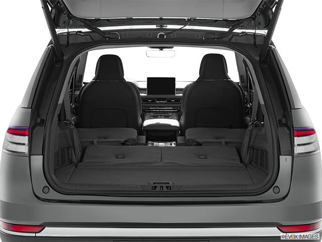 2023 Lincoln Aviator Reserve AWD: Price, Review, Photos (Canada) | Driving