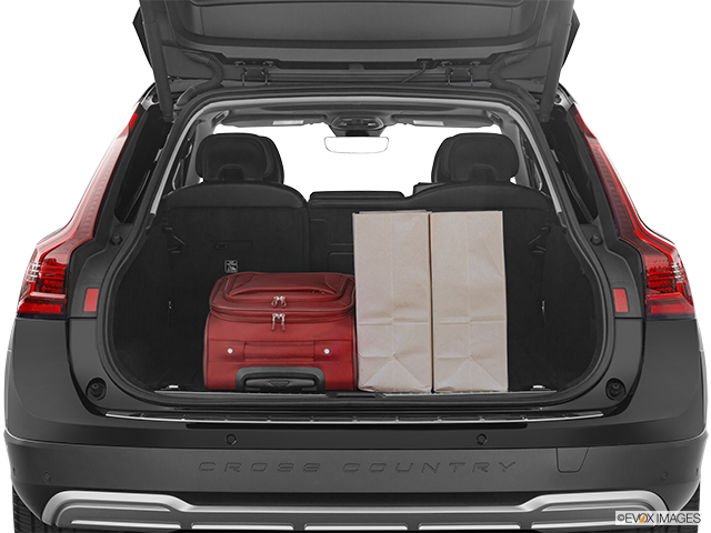 2025 Volvo V90 Cross Country: Reviews, Price, Specs, Photos and Trims ...