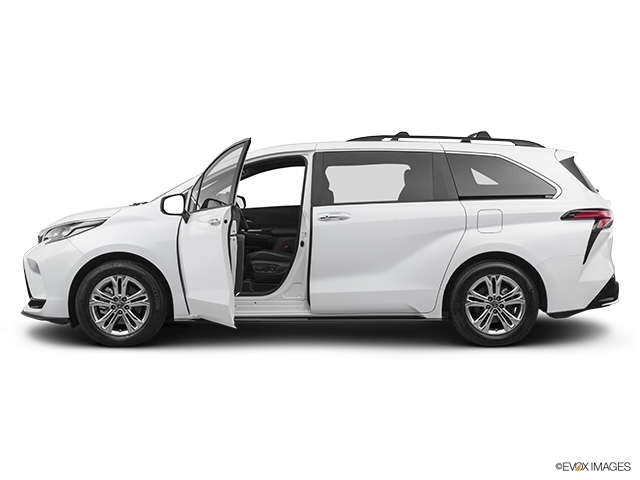 2022 Toyota Sienna LE 8-Passenger: Price, Review, Photos (Canada) | Driving
