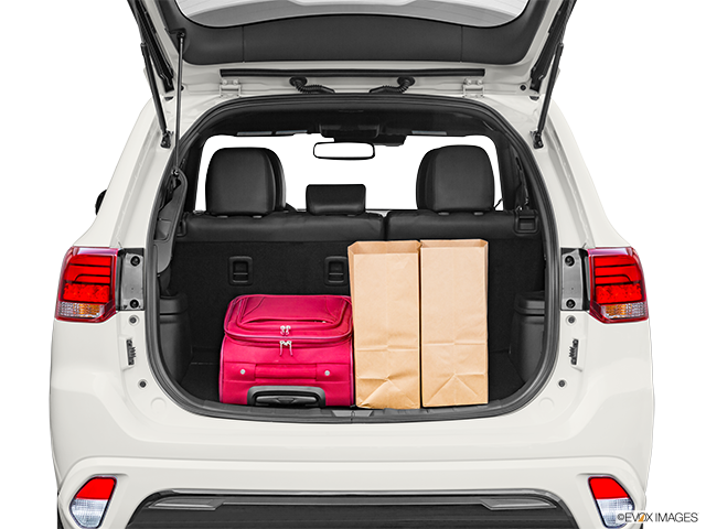 2022 Mitsubishi Outlander PHEV SE S-AWC: Price, Review, Photos (Canada ...