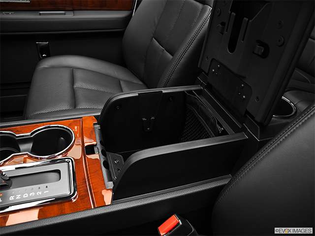 2011 Lincoln Navigator Ultimate: Price, Review, Photos (Canada) | Driving