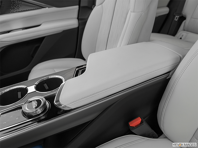 2024 Cadillac LYRIQ: Price, Review, Photos and Specs (Canada) | Driving.ca