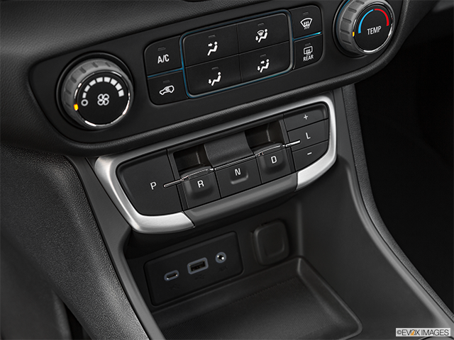 2023 GMC Terrain SLE FWD: Price, Review, Photos (Canada) | Driving