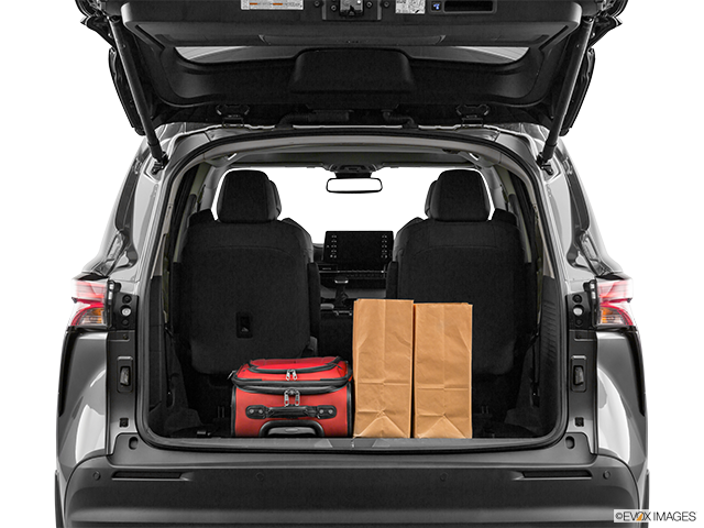 2025 Toyota Sienna: Price, Review, Photos and Specs (Canada) | Driving.ca