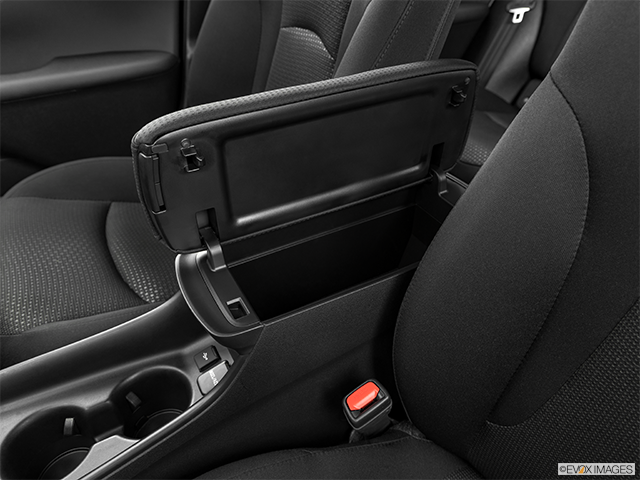 2024 Toyota Prius XLE AWD: Price, Review, Photos (Canada) | Driving