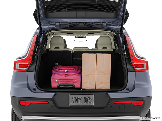 2023 Volvo XC40 B4 AWD Core: Price, Review, Photos (Canada) | Driving