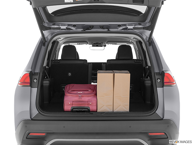 2025 Toyota Grand Highlander: Price, Review, Photos and Specs (Canada ...