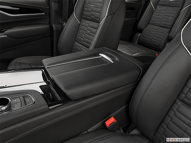 Cadillac Escalade ESV-V 2024: prix, avis d’experts, photos et ...