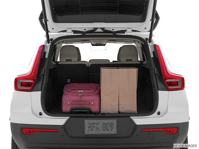 2025 Volvo XC40: Price, Review, Photos and Specs (Canada) | Driving.ca