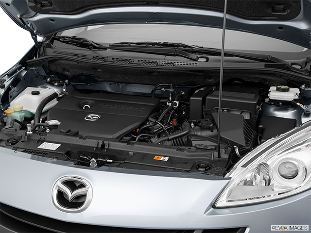 2017 Mazda MAZDA5 GS 6MT | Driving