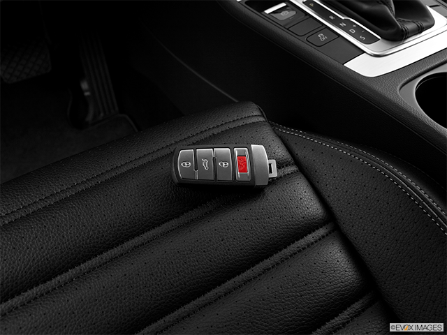 2014 Volkswagen CC 2.0 TSI Sportline 6MT: Price, Review, Photos (Canada ...