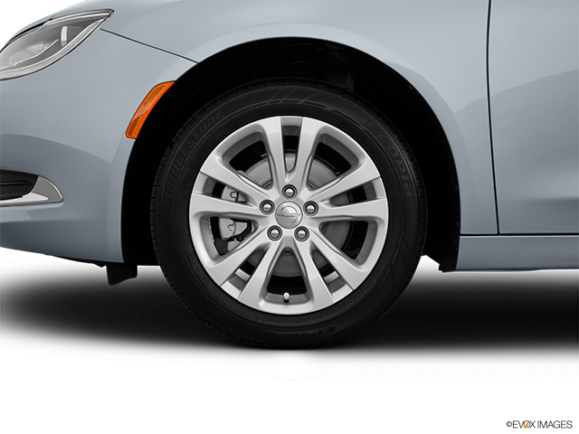 2015 Chrysler 200: Reviews, Price, Specs, Photos and Trims | Driving.ca