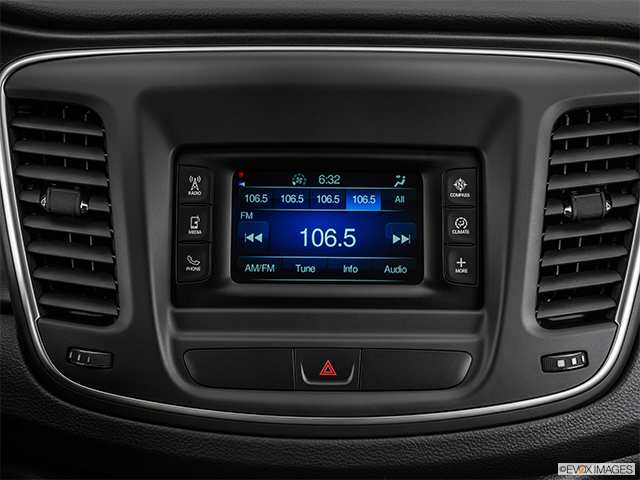 2015 Chrysler 200: Reviews, Price, Specs, Photos and Trims | Driving.ca