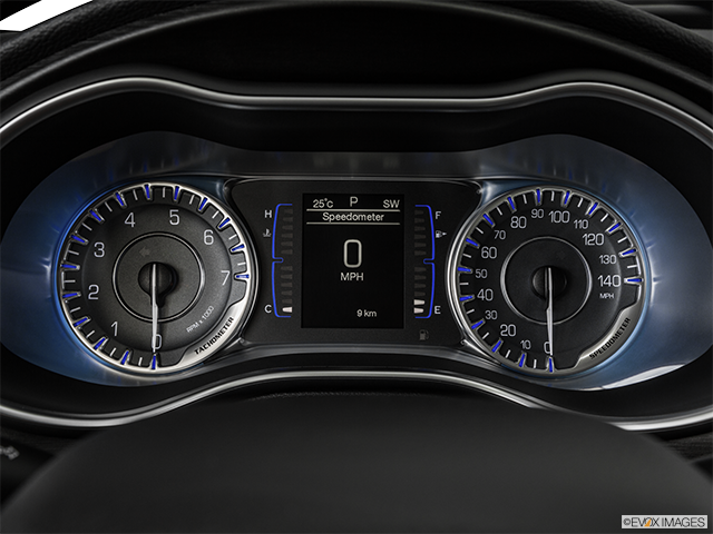 2015 Chrysler 200: Reviews, Price, Specs, Photos and Trims | Driving.ca